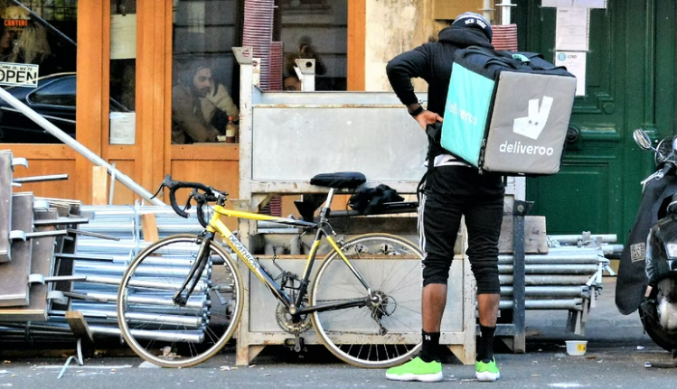How much do Deliveroo Drivers make in the UK? | UK Business Magazine