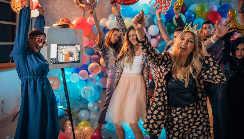 The Evolution of Photo Booths - Snappic's All-In-One Software Solution for iOS Devices | UK ...